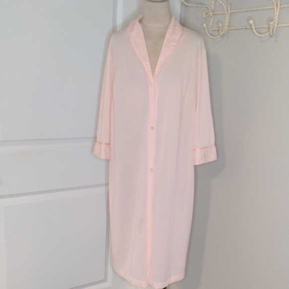 Vanity Fair | Intimates & Sleepwear | Vintage 6s Pink Robe Vanity Fair ...